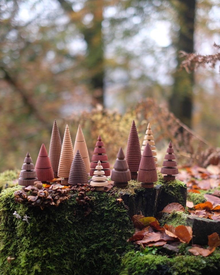 21+ Unique Wooden Christmas Trees DIY Ideas for Festive Decor