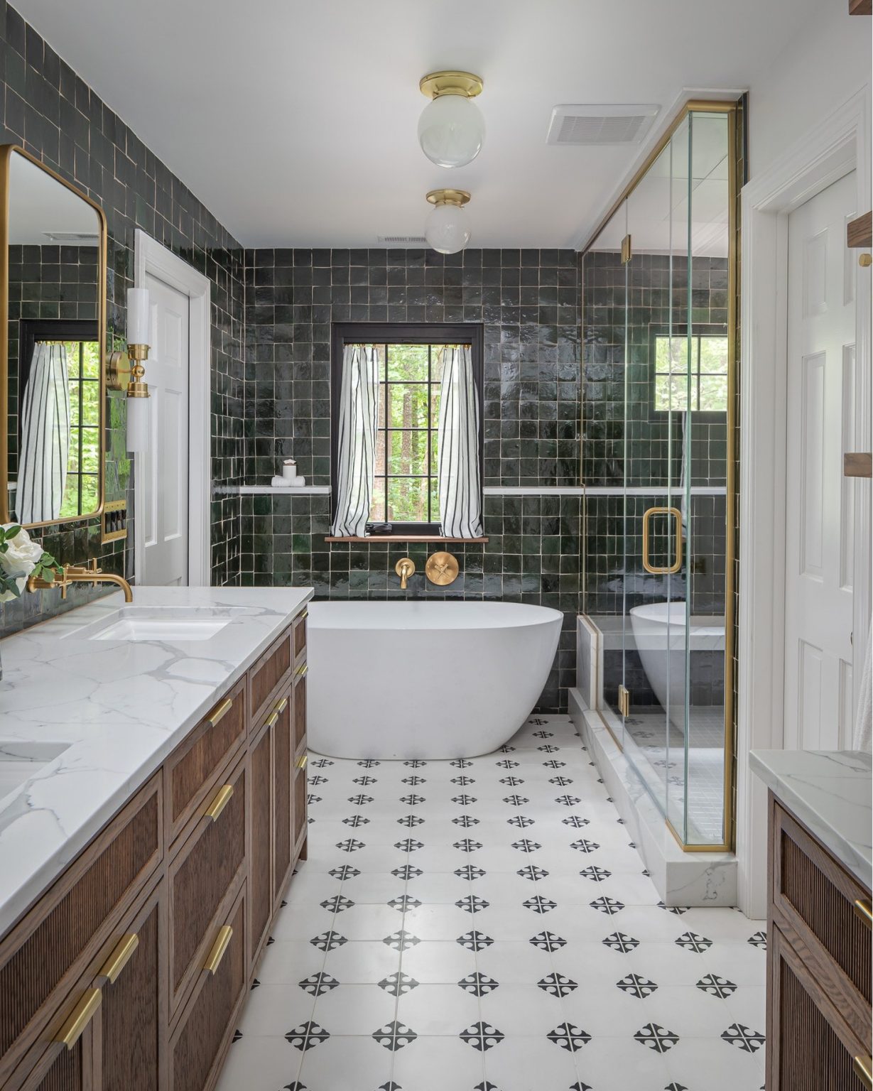 35+ Creative Shower Tile Ideas for a Standout Bathroom Look - Evinco Design