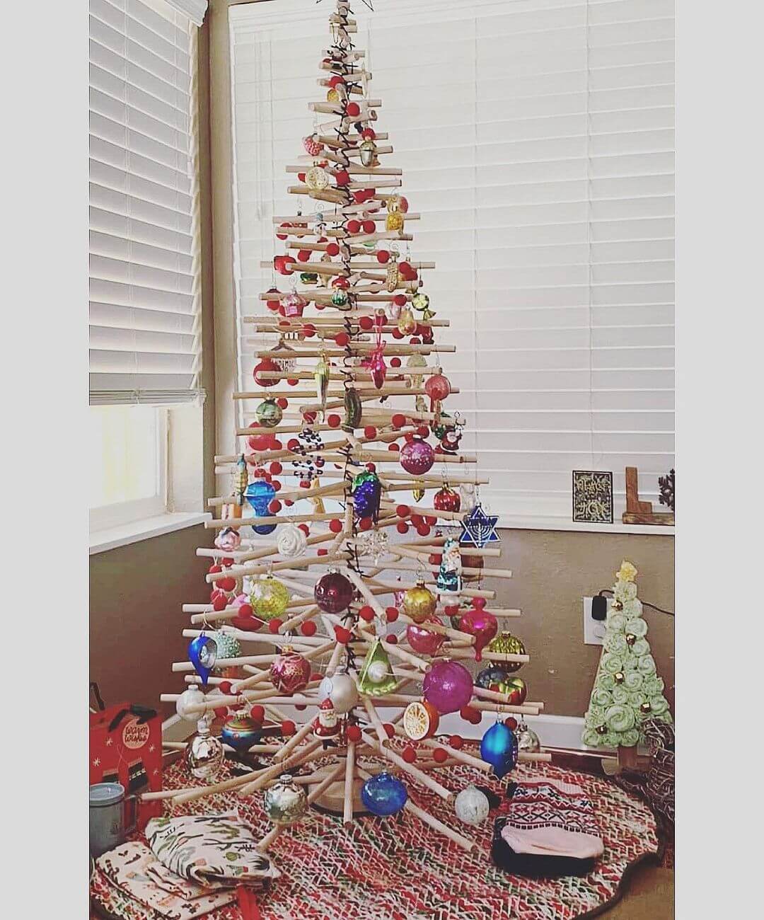 21+ Unique Wooden Christmas Trees DIY Ideas for Festive Decor