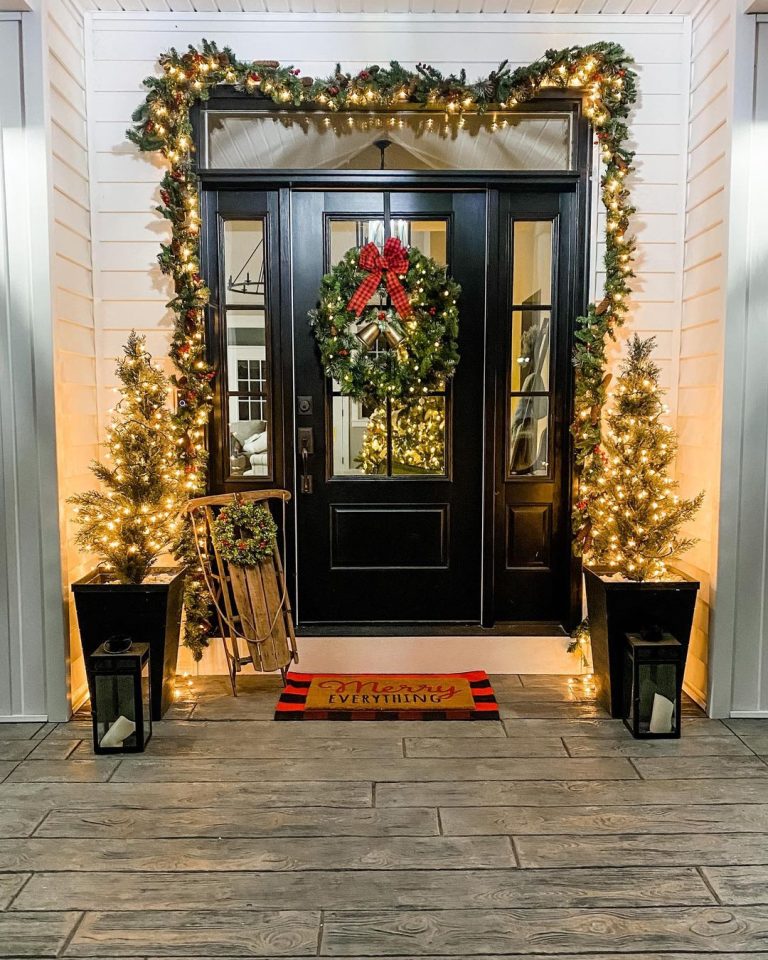 20+ Christmas Porch Decorations for a Festive Front Entry - Evinco Design