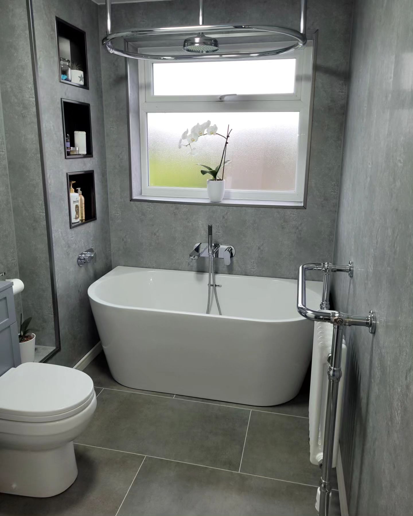 21+ Small Grey Bathroom Ideas to Maximize Space and Style - Evinco Design