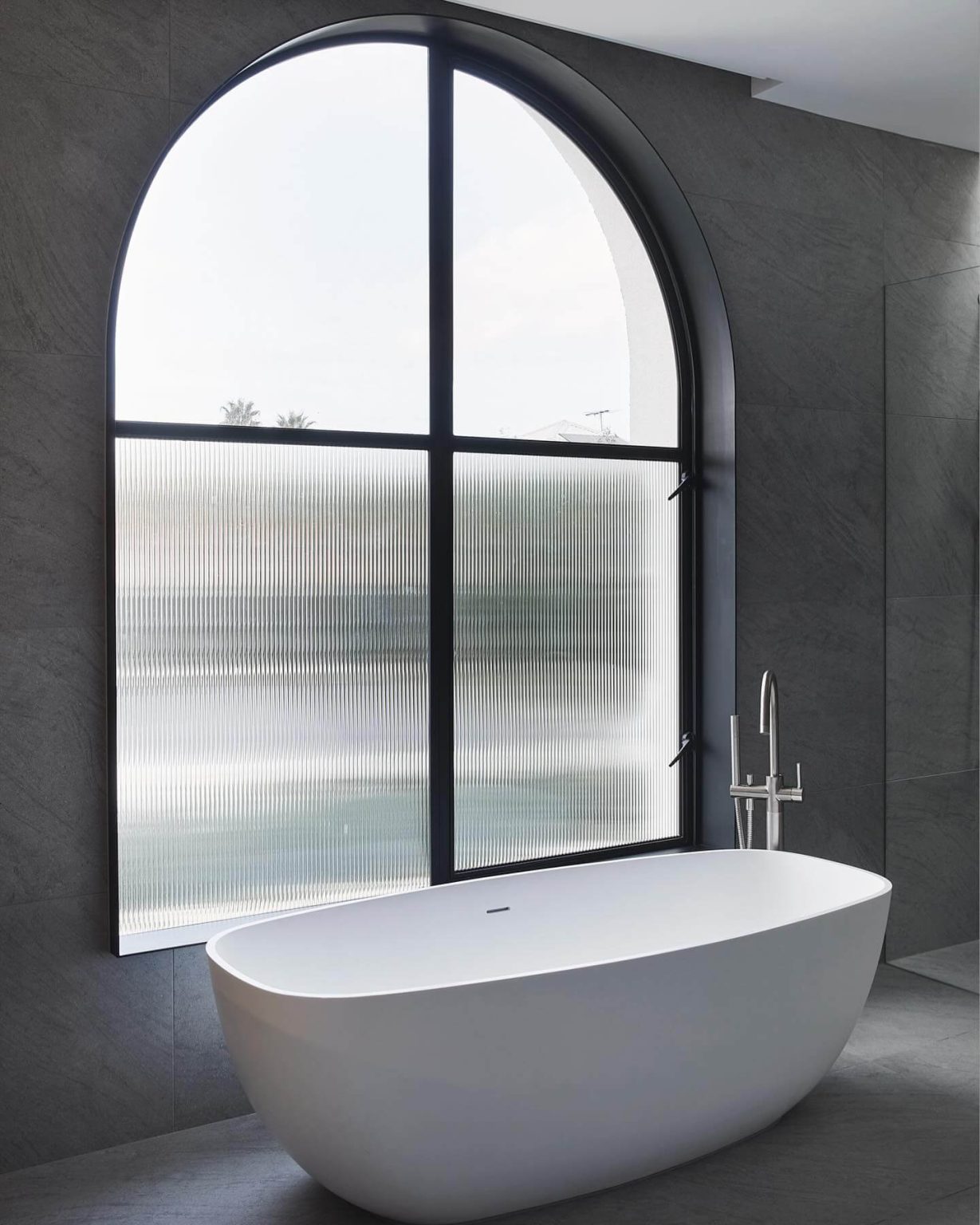 21+ Affordable Bathroom Window Privacy Ideas You'll Love - Evinco Design