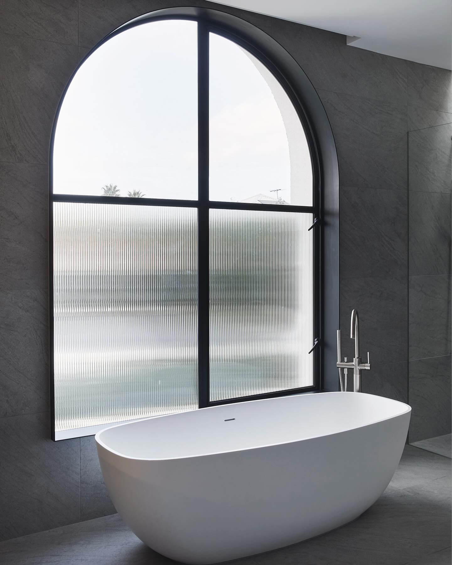 21+ Affordable Bathroom Window Privacy Ideas You'll Love - Evinco Design