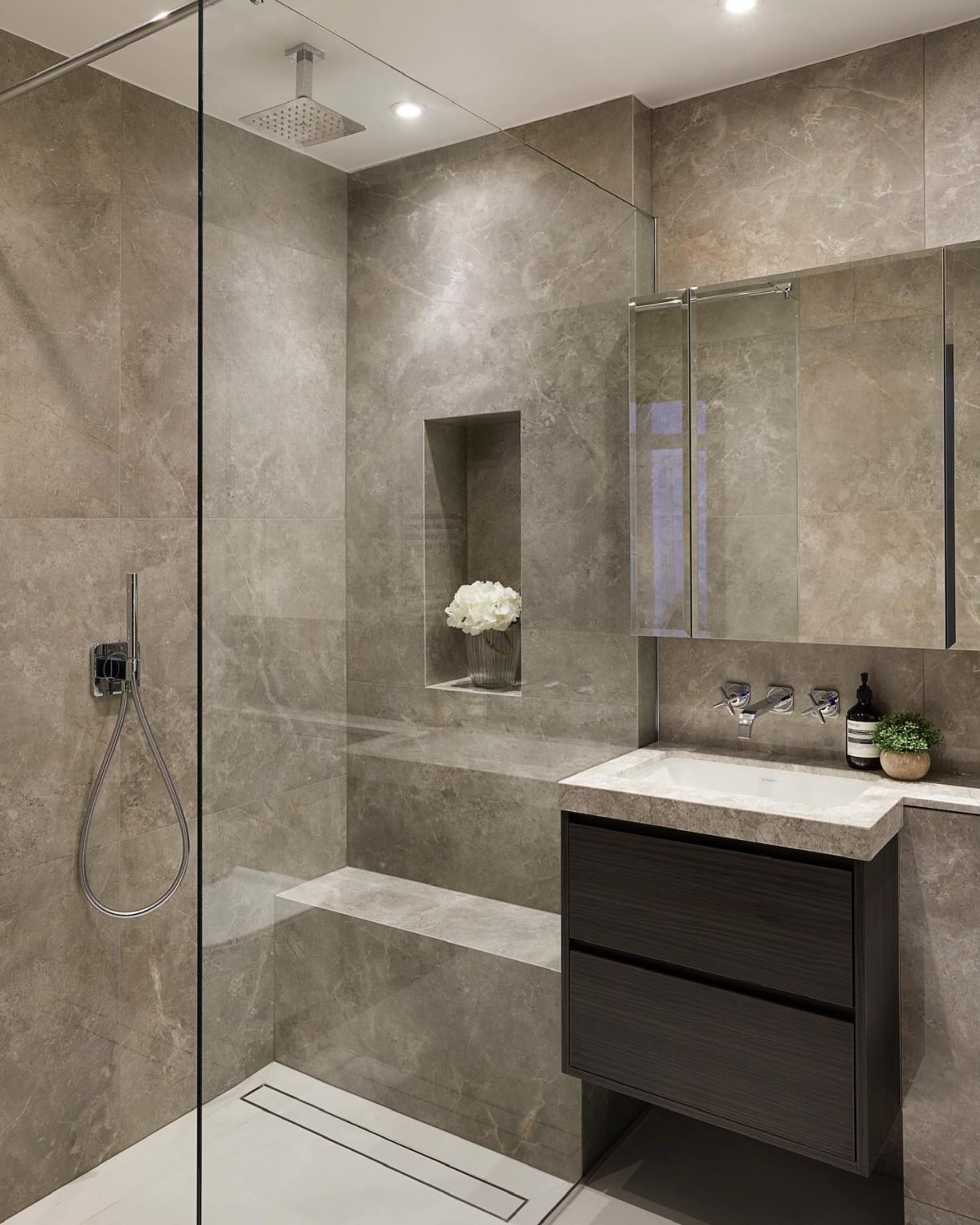35+ Creative Shower Tile Ideas for a Standout Bathroom Look - Evinco Design