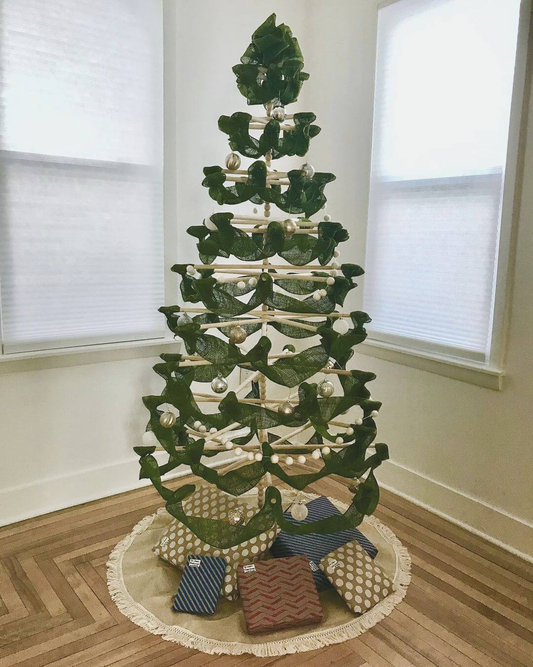 21+ Unique Wooden Christmas Trees DIY Ideas for Festive Decor