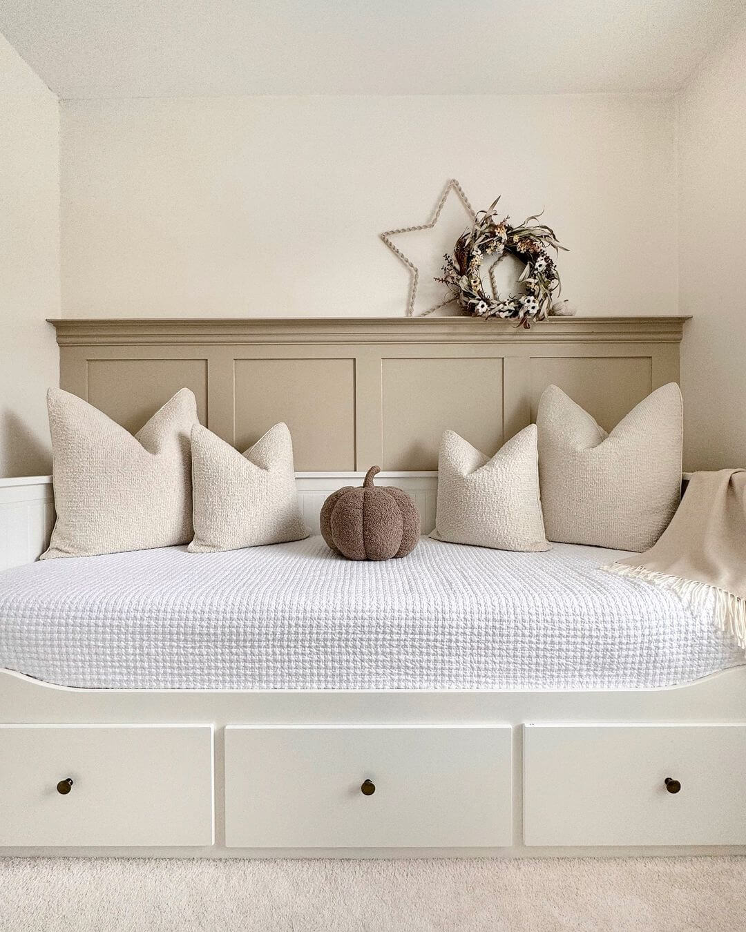 Modern & Cozy Guest Bedroom Ideas to Impress Your Visitors