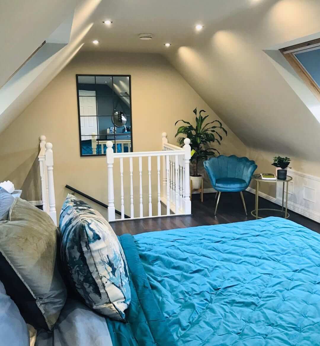 19+ Cozy Attic Bedroom Ideas for a Relaxing Master Retreat - Evinco Design