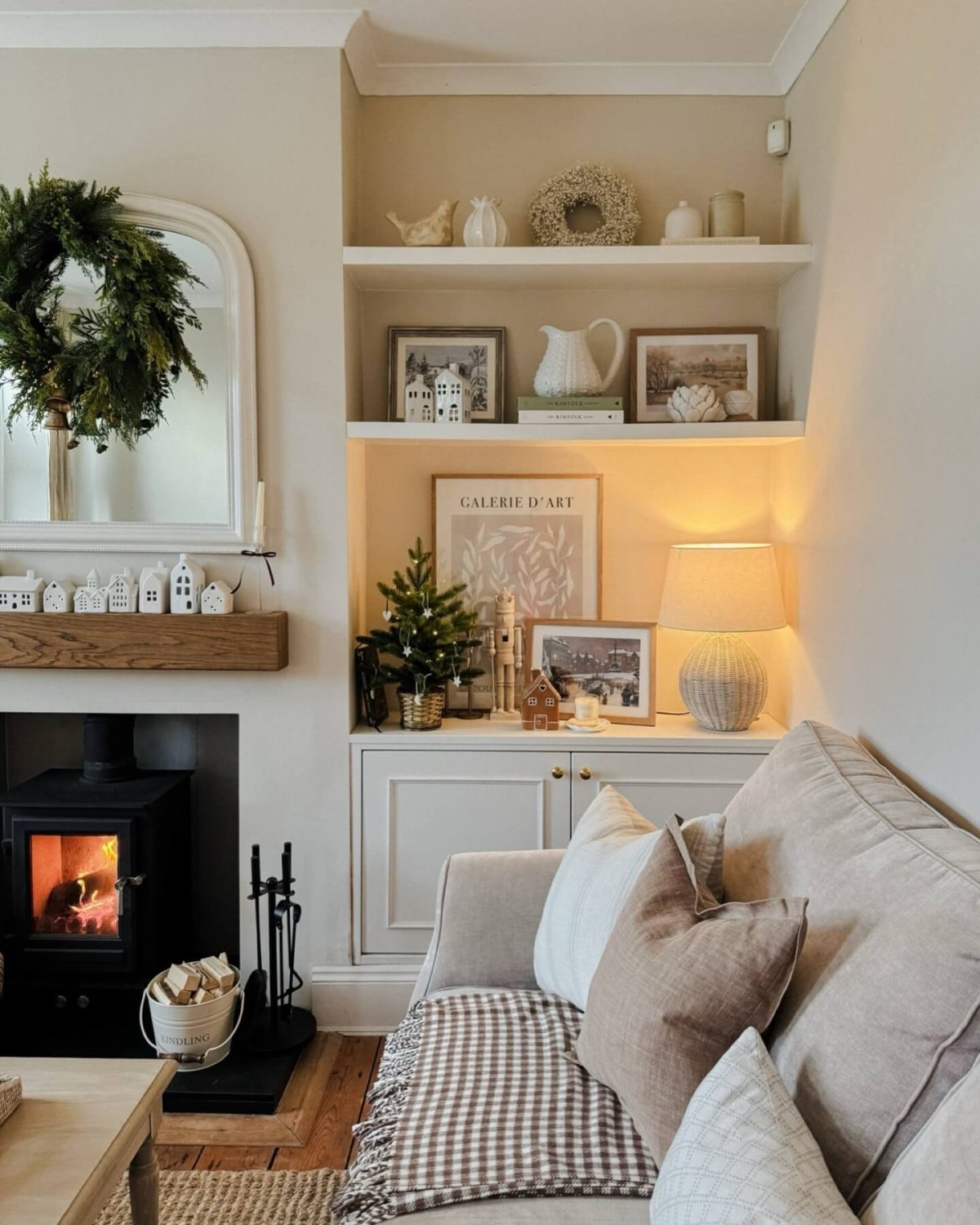 25+ Festive Christmas Fireplace Ideas to Warm Up Your Space