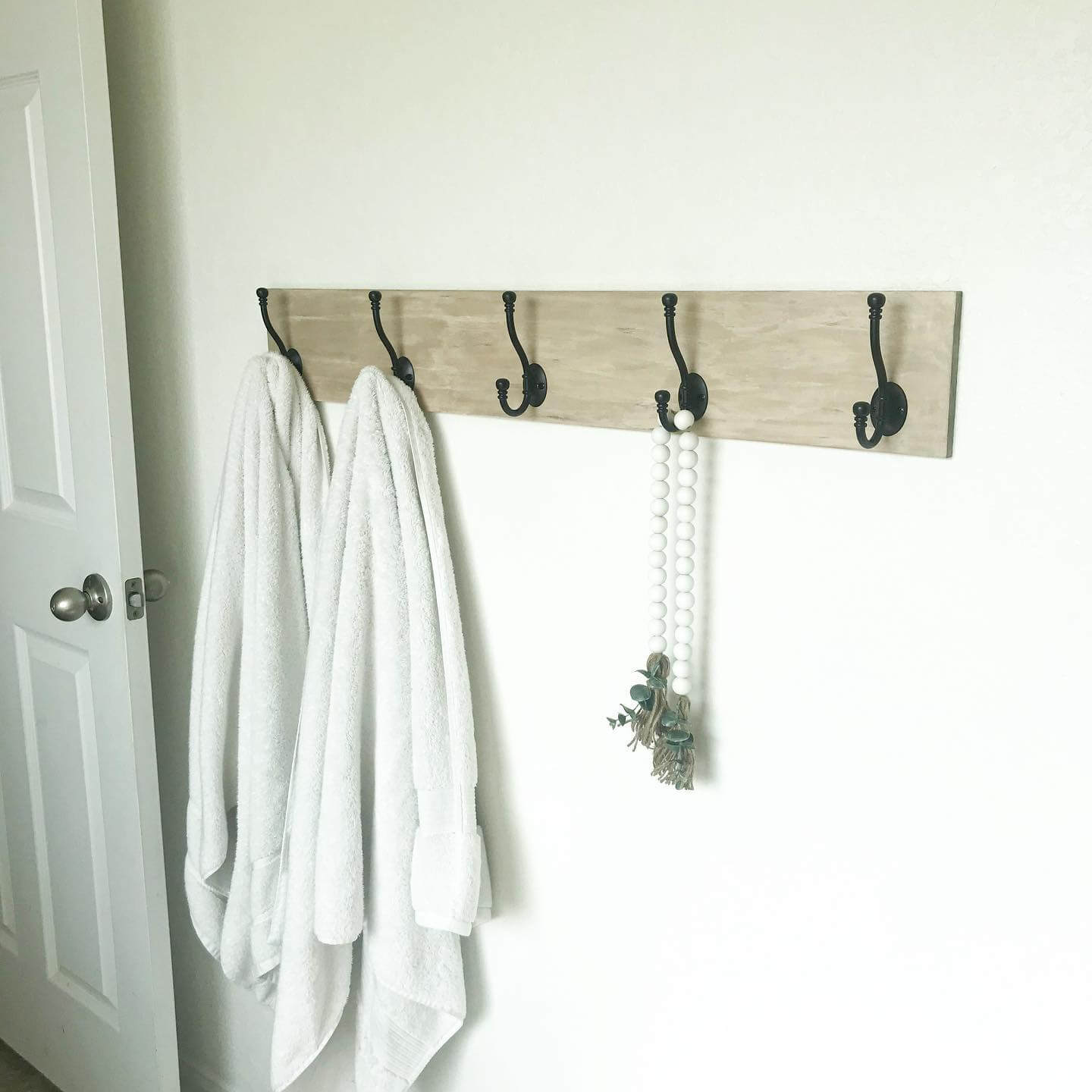 23+ Trendy Bathroom Towel Rack Ideas Using Wood, Metal, and More ...