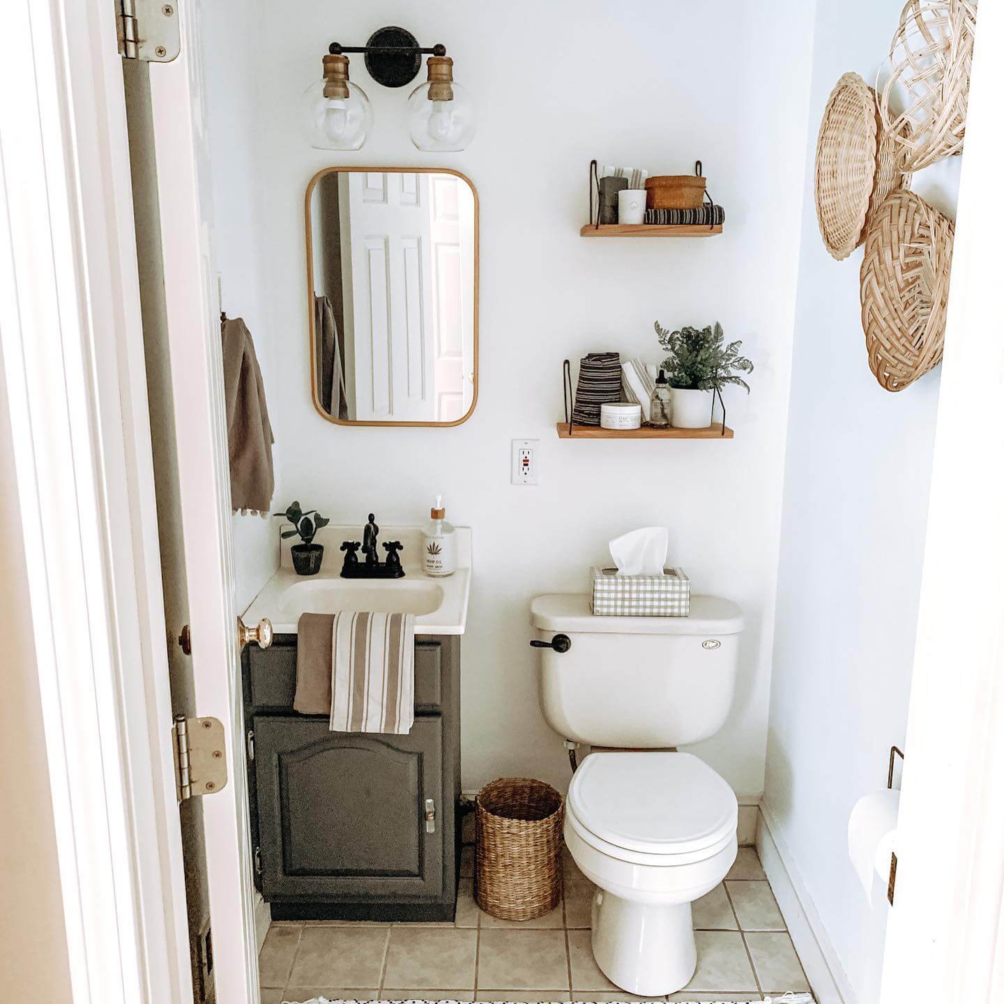 19+ Small Half Bathroom Ideas to Maximize Space - Evinco Design