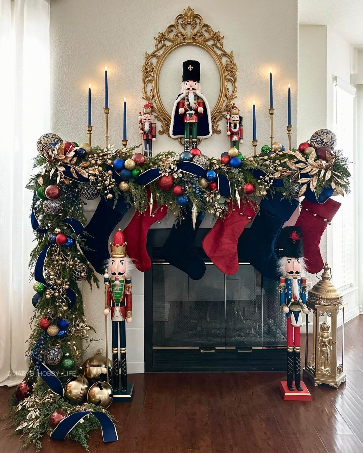 25+ Festive Christmas Fireplace Ideas to Warm Up Your Space