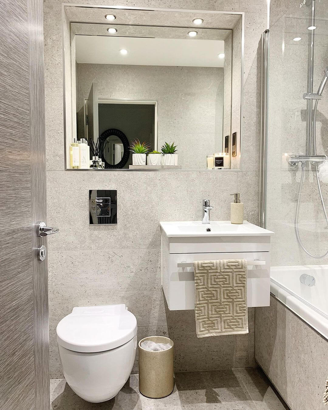 21+ Small Grey Bathroom Ideas to Maximize Space and Style - Evinco Design