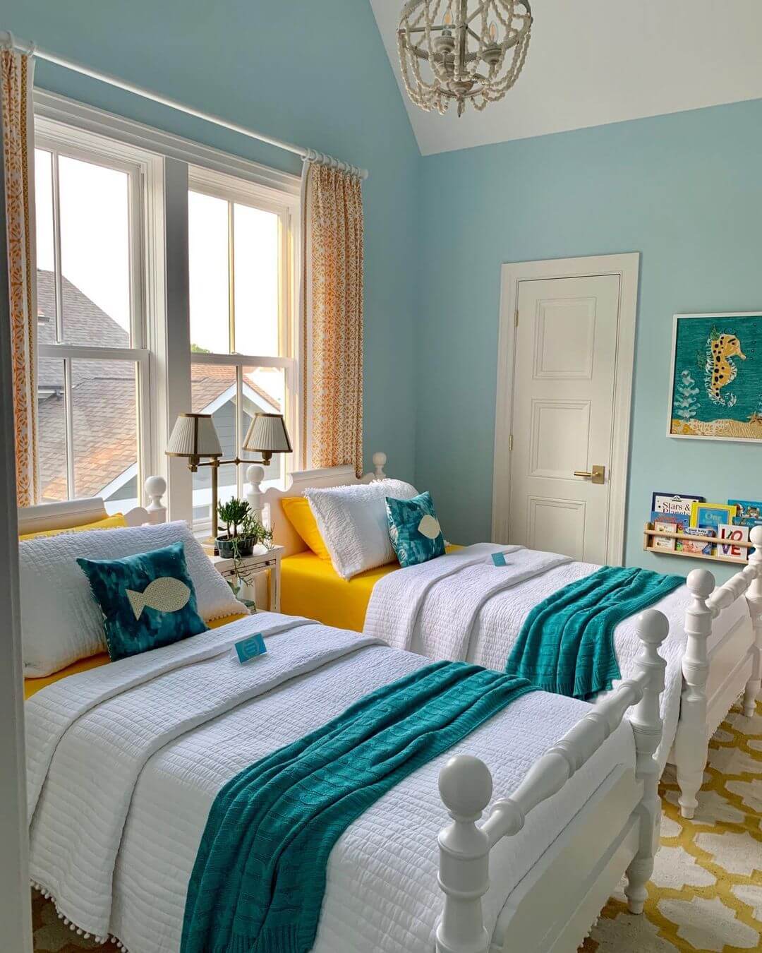 31+ Cozy Coastal Bedroom Ideas to Create a Relaxing Escape - Evinco Design