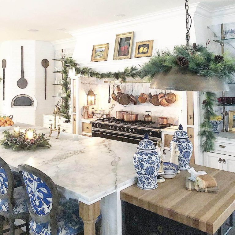 19+ Easy Christmas Garland Ideas to Brighten Up Your Home This Season