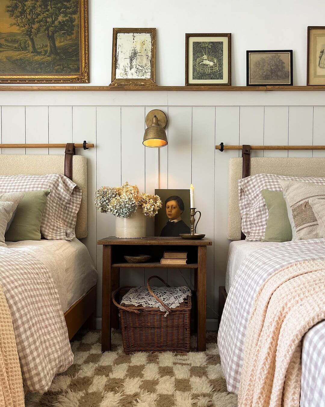 Modern & Cozy Guest Bedroom Ideas to Impress Your Visitors