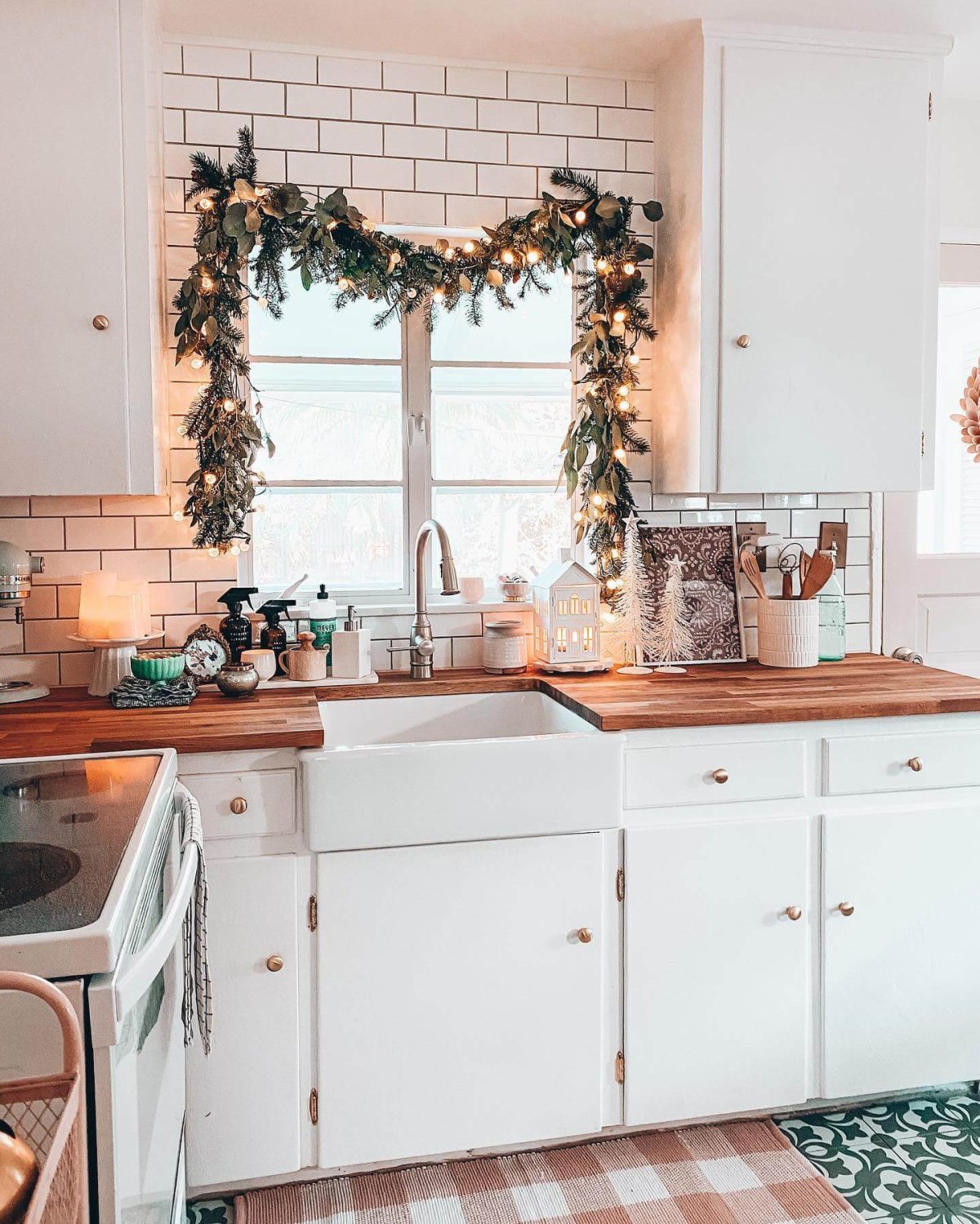 19+ Easy Christmas Garland Ideas to Brighten Up Your Home This Season