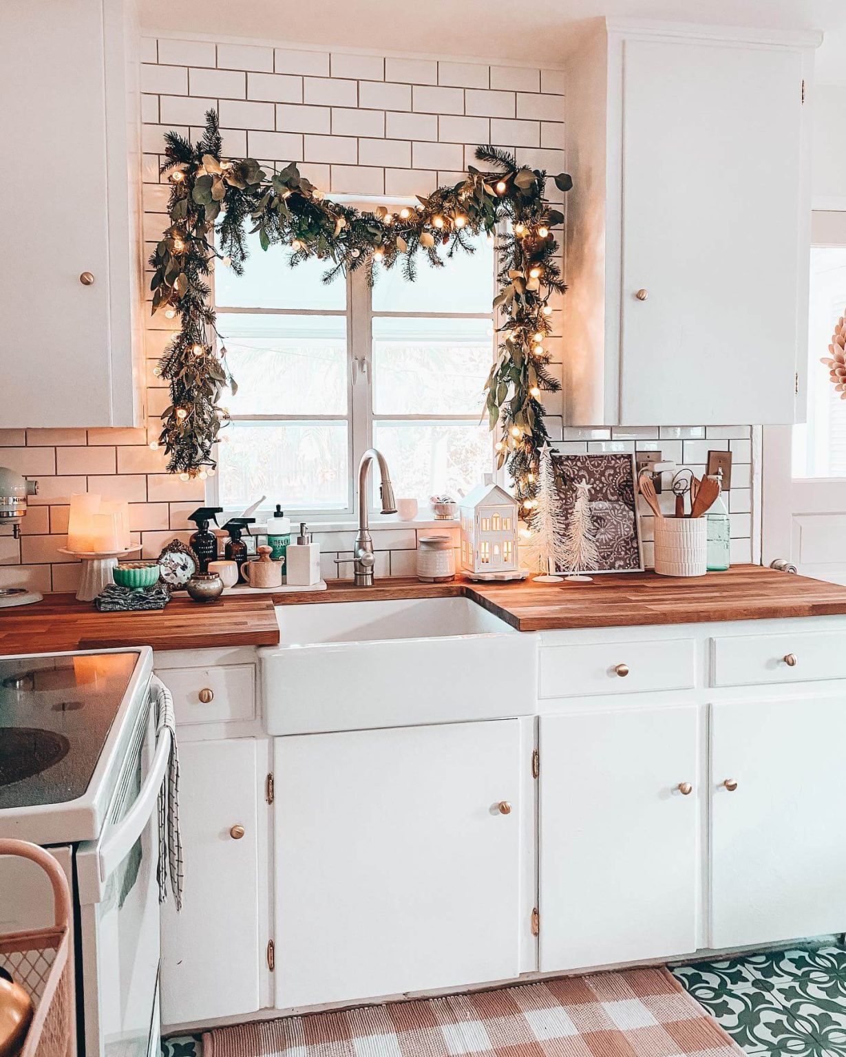 19+ Easy Christmas Garland Ideas to Brighten Up Your Home This Season