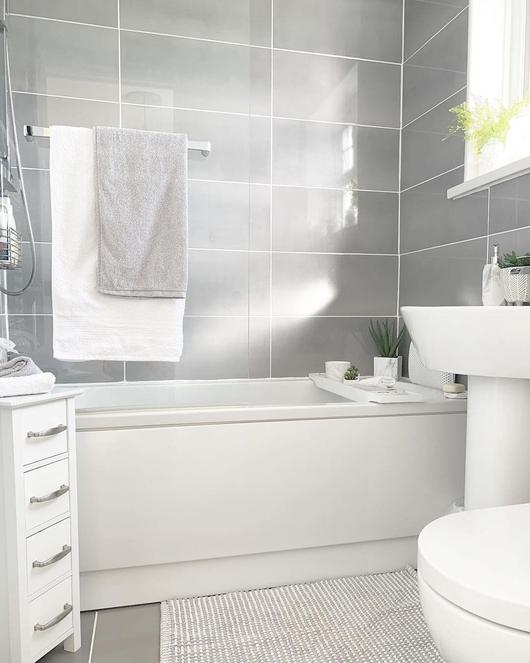21+ Small Grey Bathroom Ideas to Maximize Space and Style - Evinco Design
