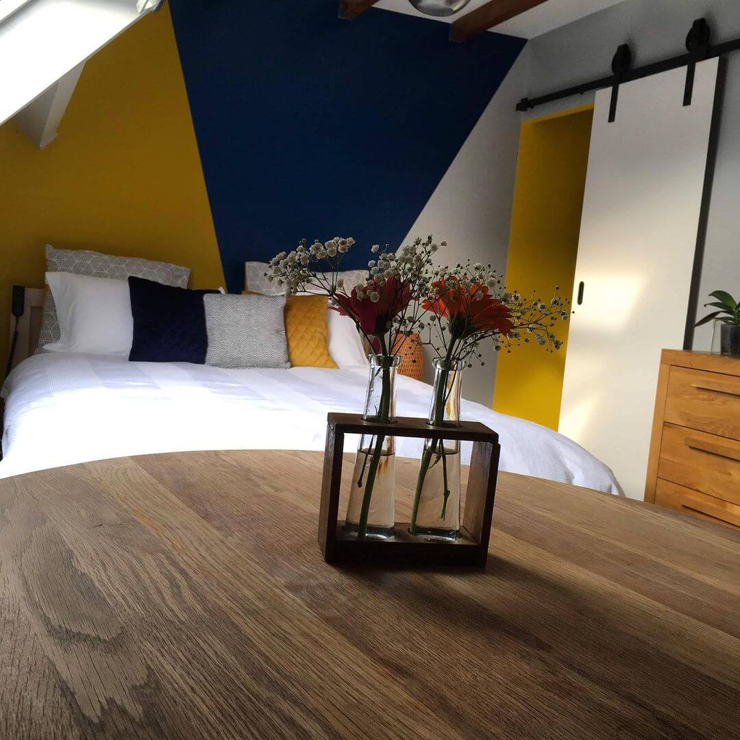 19+ Cozy Attic Bedroom Ideas for a Relaxing Master Retreat - Evinco Design