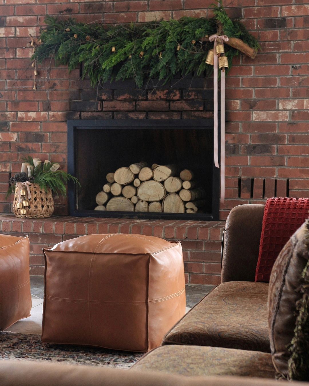 25+ Festive Christmas Fireplace Ideas to Warm Up Your Space
