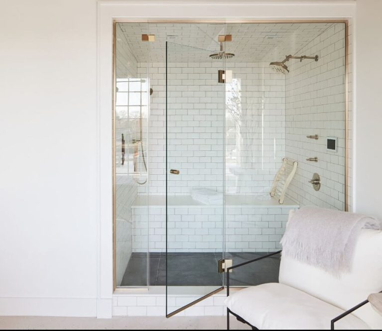 25+ White Bathroom Ideas with Gold Fixtures for a Glamorous Touch