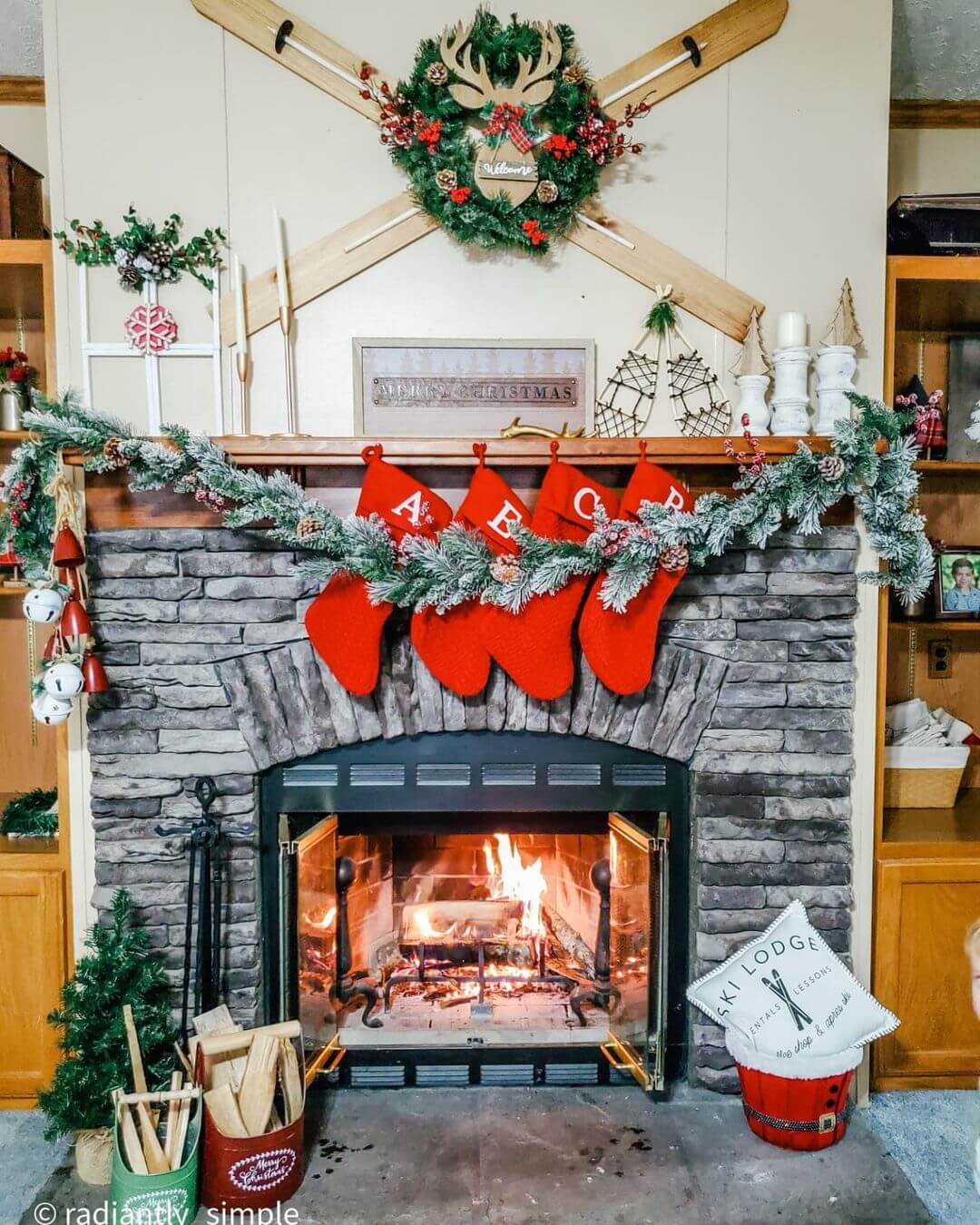 22+ Creative Christmas Mantle Decor Ideas for a Picture-Perfect Setup