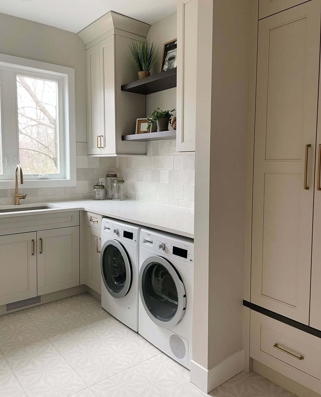 29+ Stylish Laundry Room Ideas to Maximize Space & Functionality