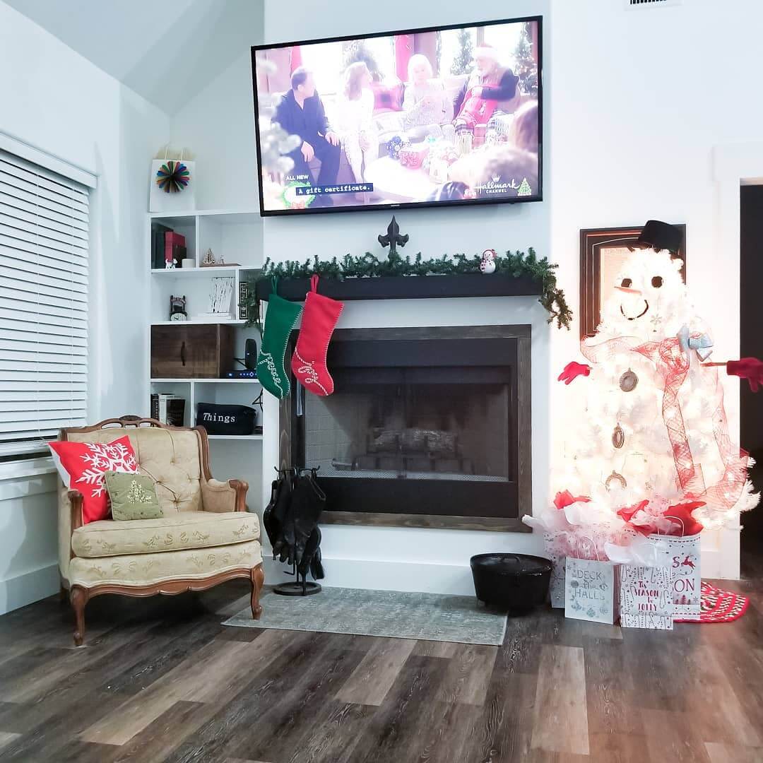 22+ Creative Christmas Mantle Decor Ideas for a Picture-Perfect Setup