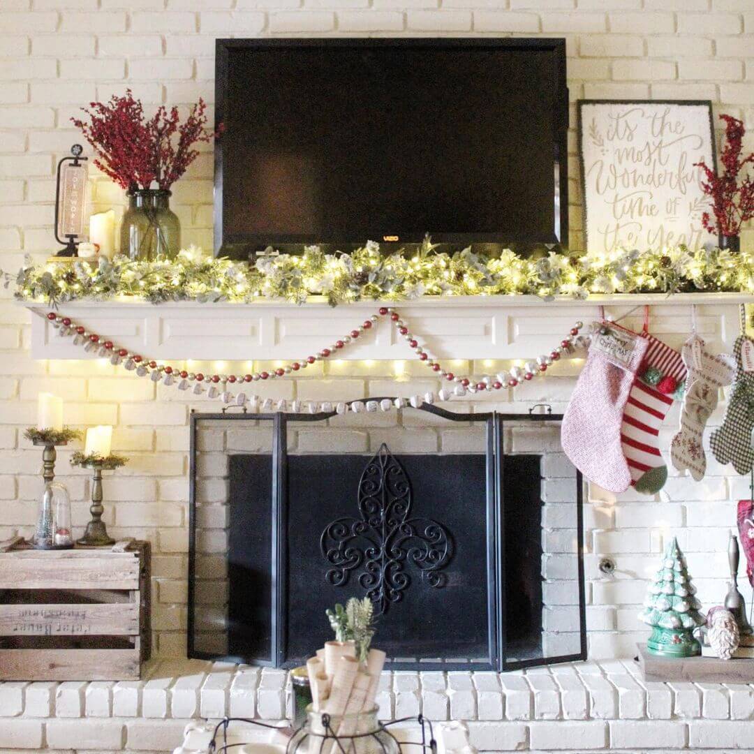 22+ Creative Christmas Mantle Decor Ideas for a Picture-Perfect Setup
