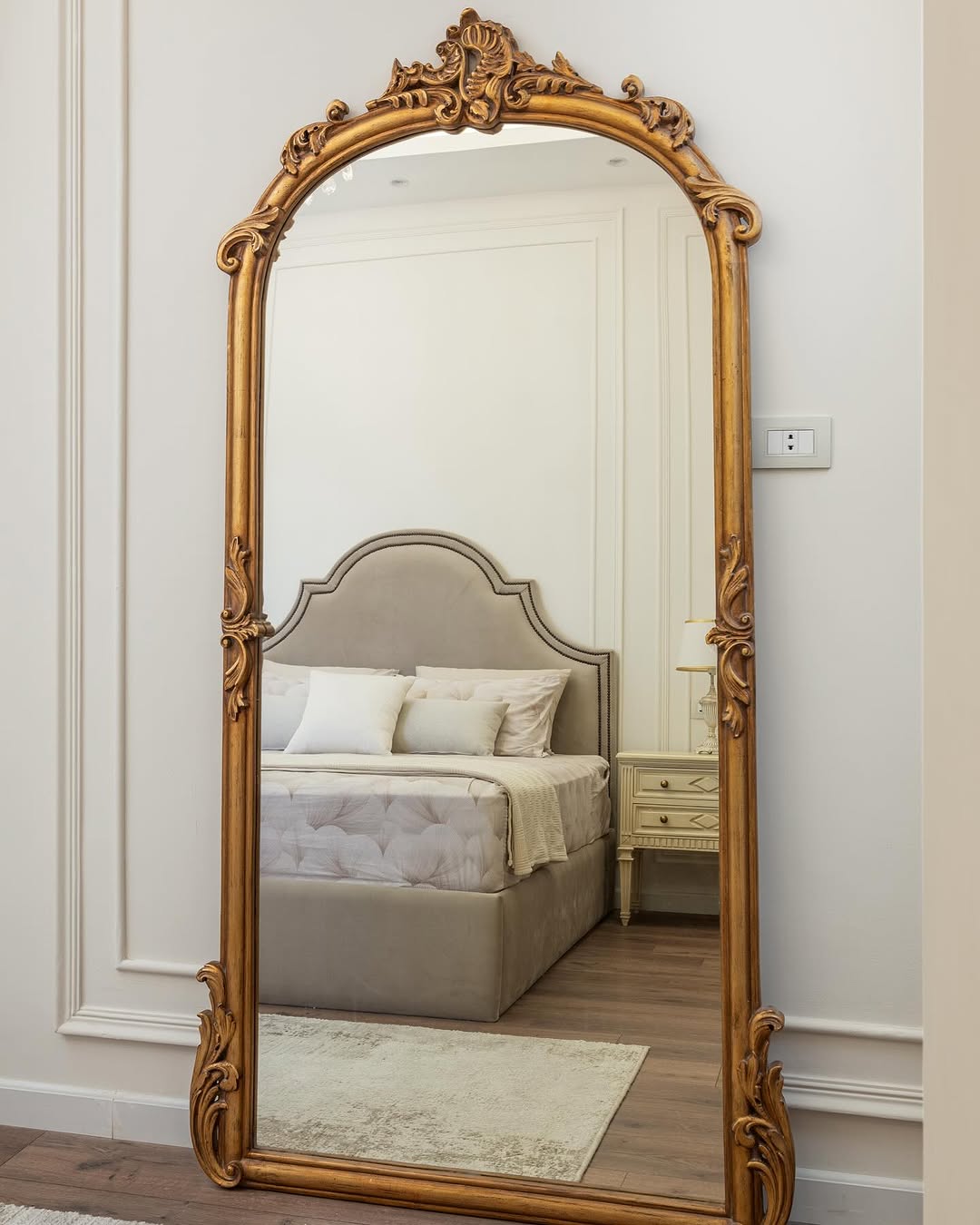 29+ Bedroom Mirror Ideas for a Chic & Elegant Look
