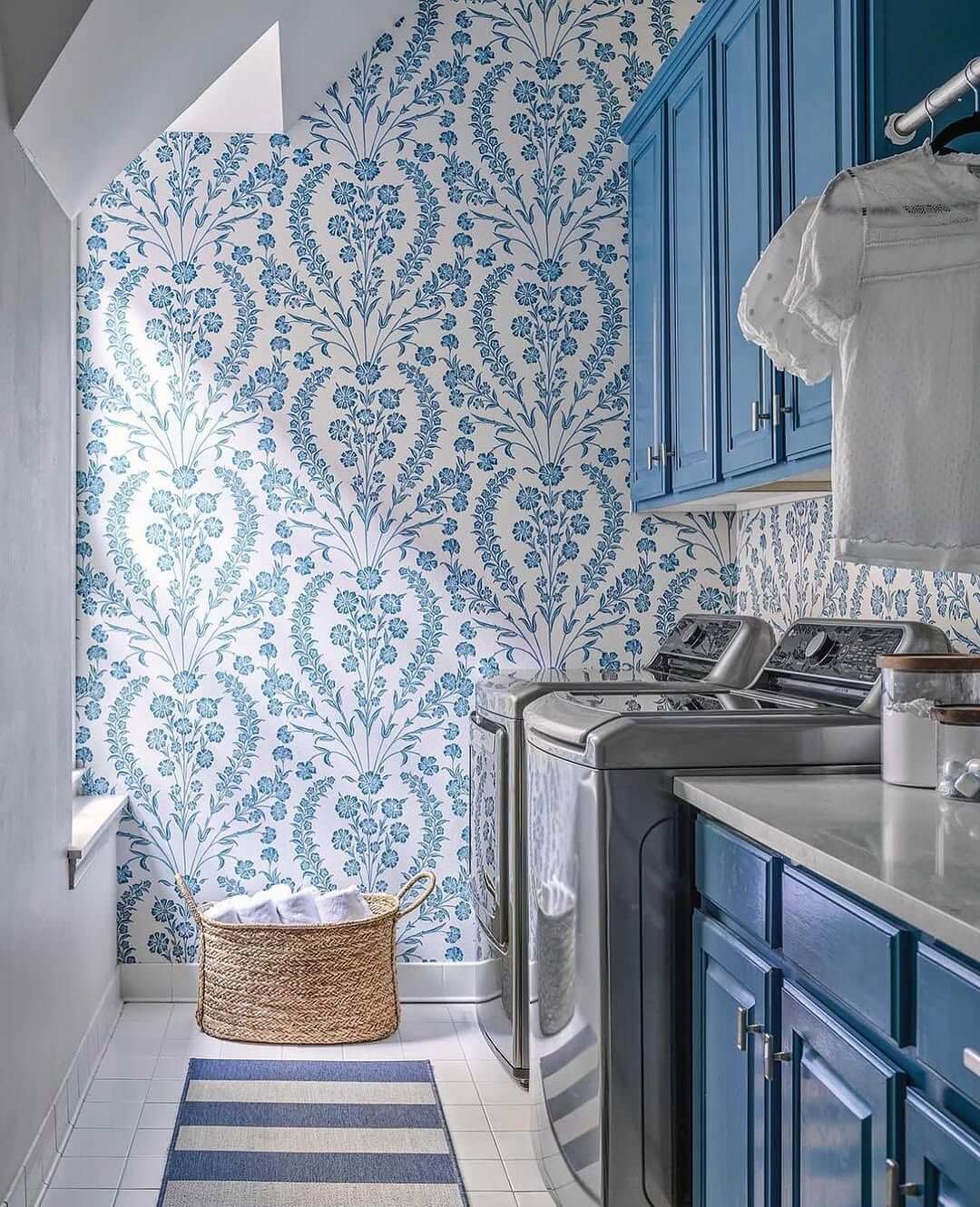 27+ Laundry Room Wallpaper Ideas for a Chic & Modern Look