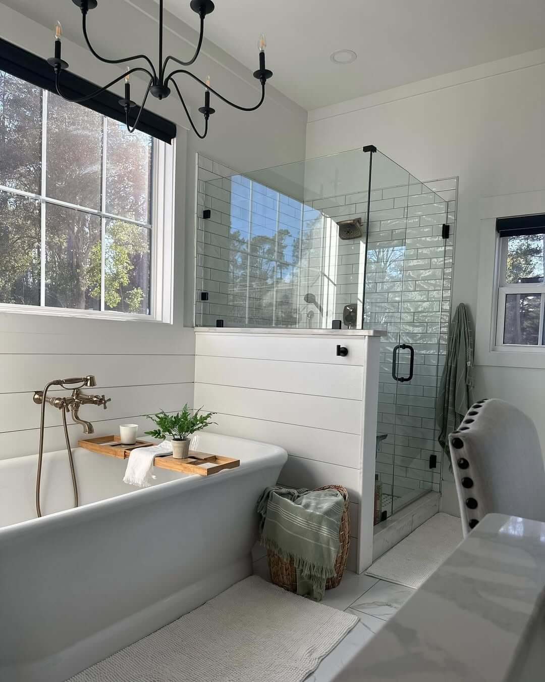27+ Best White Bathroom Designs for a Clean & Chic Aesthetic