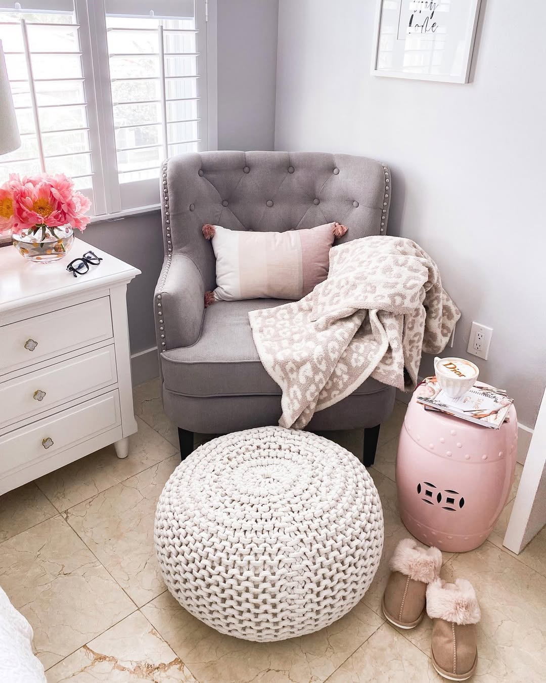 21+ Best Bedroom Corner Designs for Small & Large Spaces