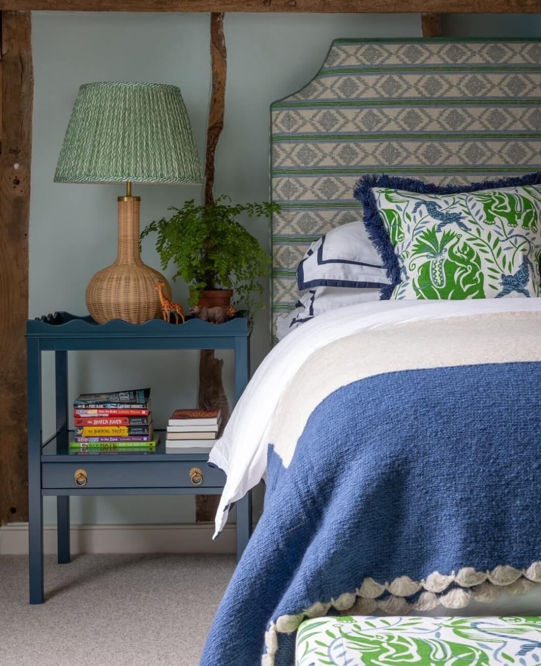 41+ Best Bedside Table Designs for Storage & Style