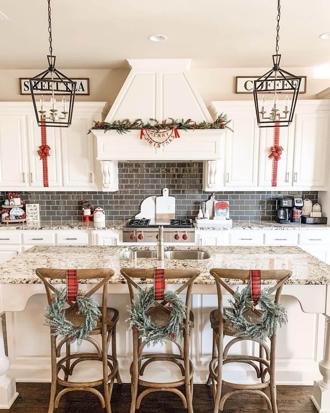 27+ Christmas Kitchen Decor: Bring Holiday Spirit to Your Cooking Space