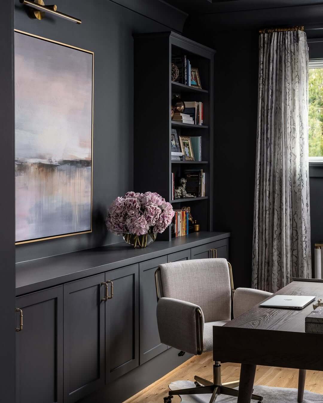 19+ Moody Home Office Ideas for a Bold & Elegant Look