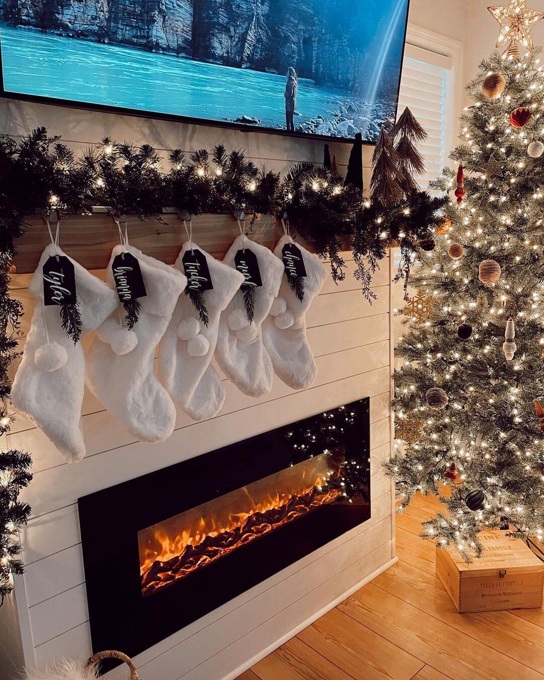 22+ Creative Christmas Mantle Decor Ideas for a Picture-Perfect Setup