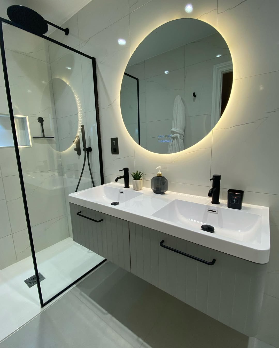 25+ Black Bathroom Hardware Ideas to Elevate Your Space