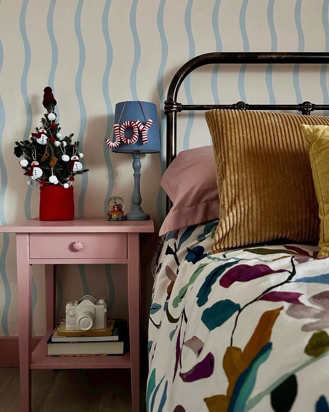 41+ Best Bedside Table Designs for Storage & Style