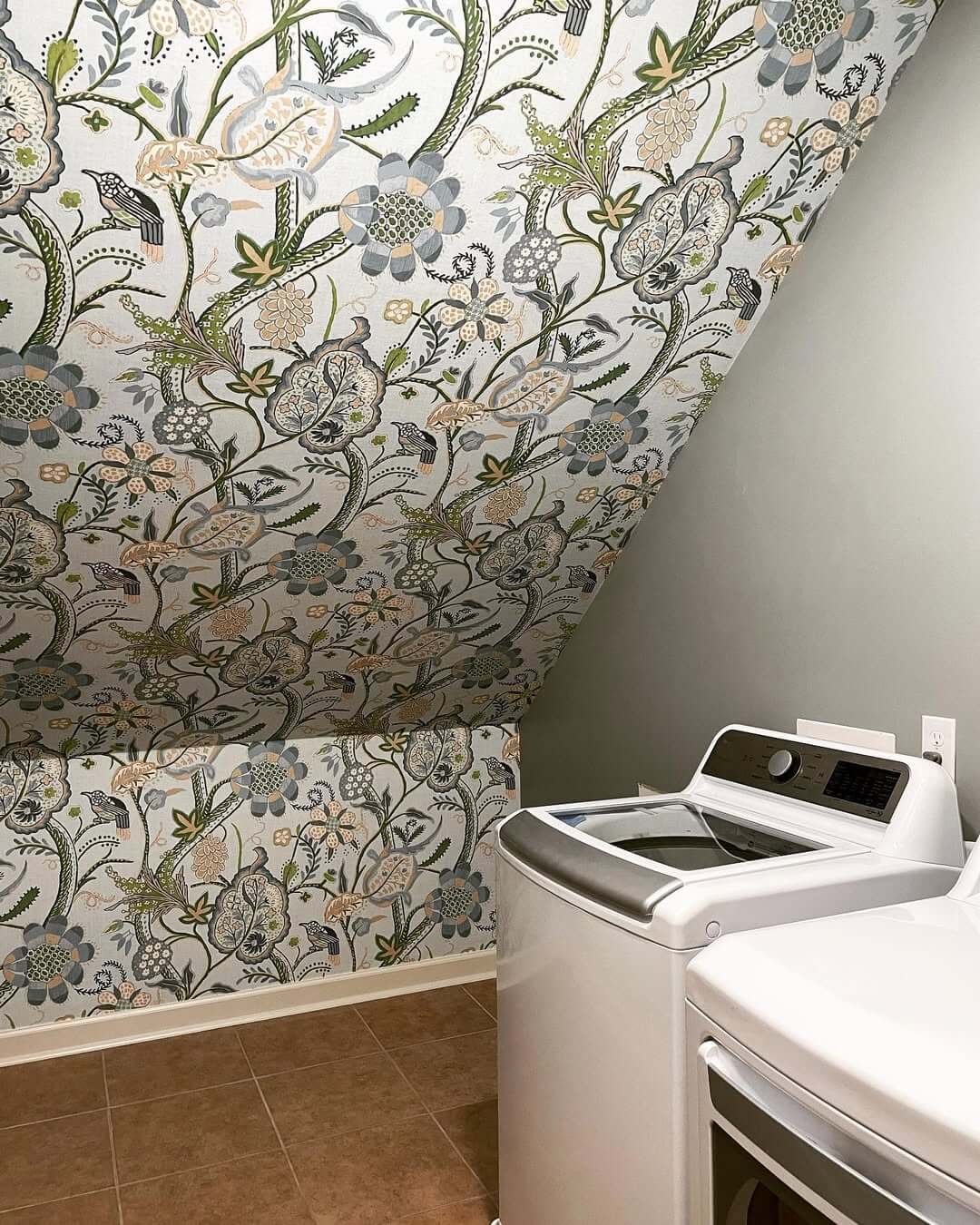 27+ Laundry Room Wallpaper Ideas for a Chic & Modern Look