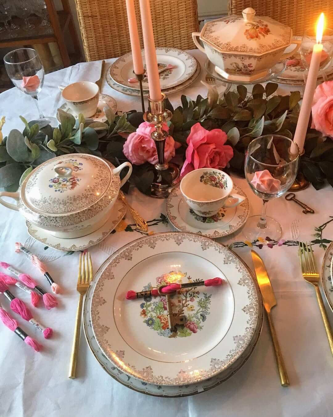 30+ Winter Table Decor Ideas for a Magical & Festive Look