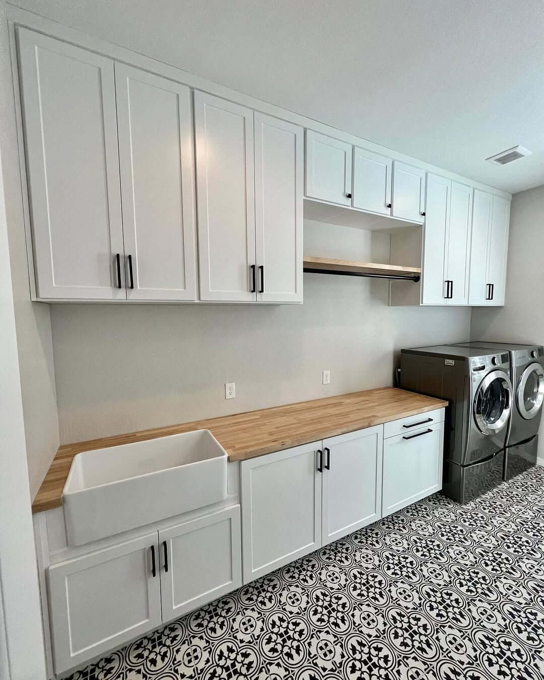 31+ Laundry Room Cabinet Ideas for a Chic & Organized Space