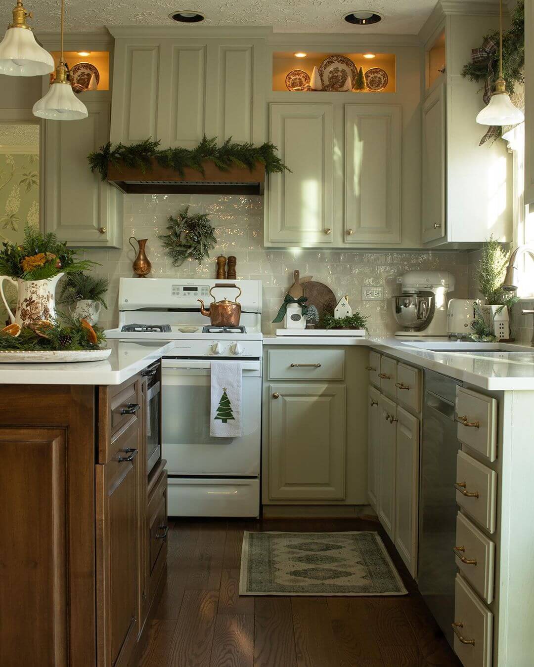 27+ Christmas Kitchen Decor: Bring Holiday Spirit to Your Cooking Space