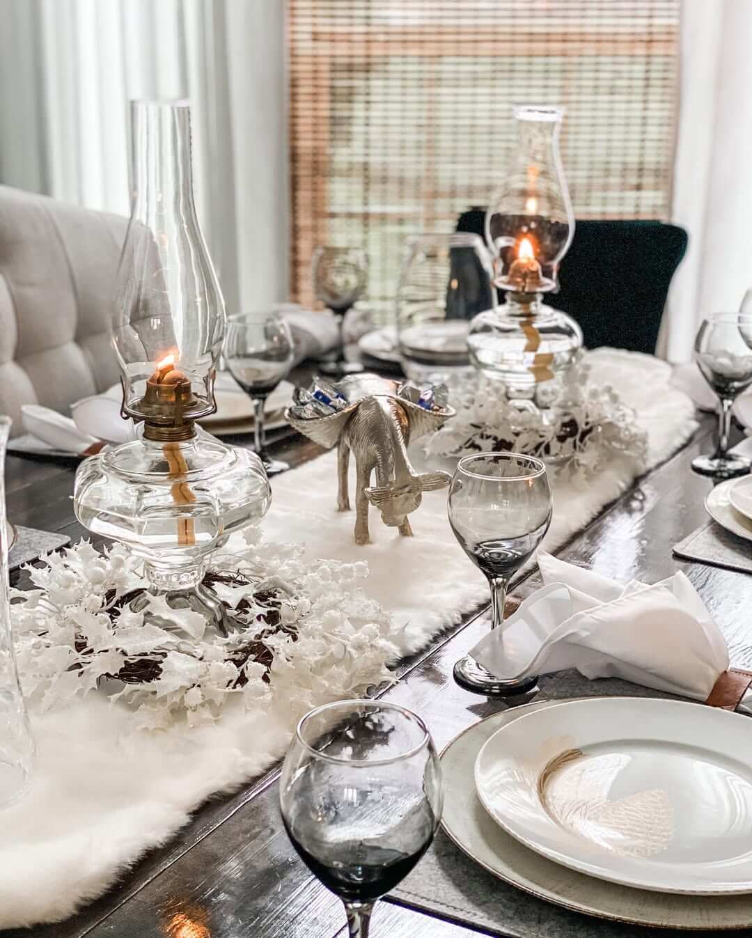 30+ Winter Table Decor Ideas for a Magical & Festive Look