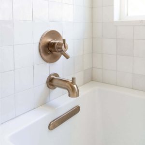 25+ White Bathroom Ideas with Gold Fixtures for a Glamorous Touch