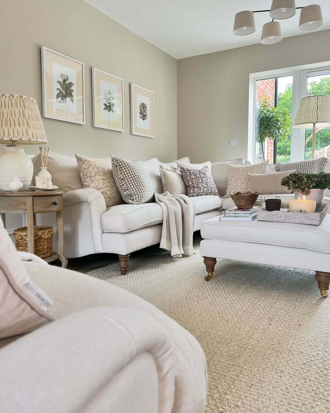 Best 30+ Neutral Living Room Designs for a Minimal & Cozy Feel