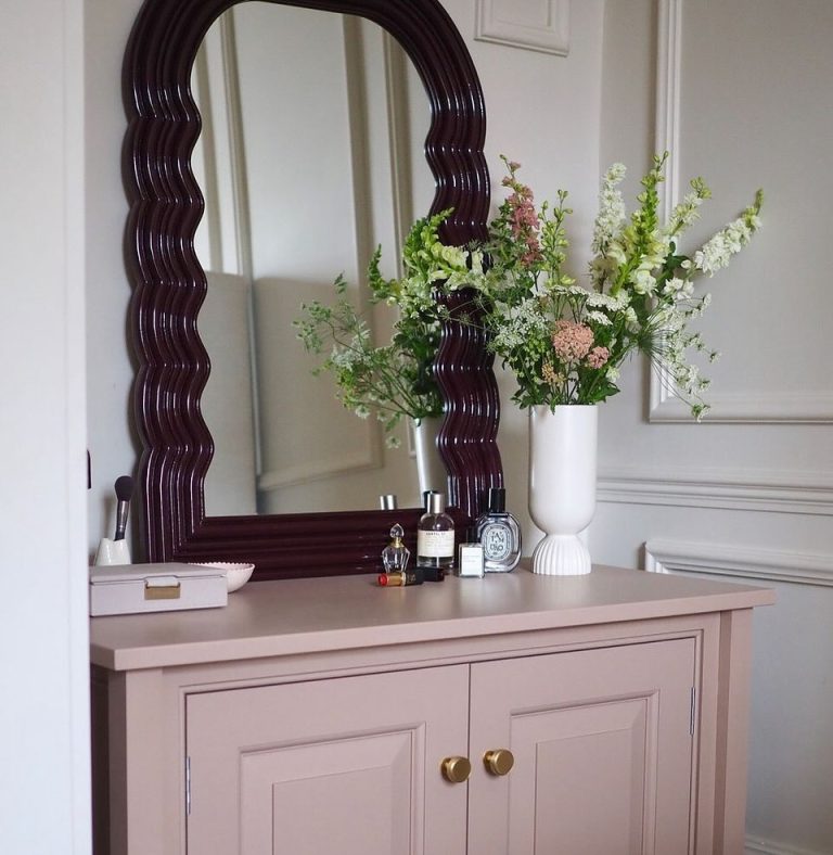 29+ Bedroom Mirror Ideas for a Chic & Elegant Look