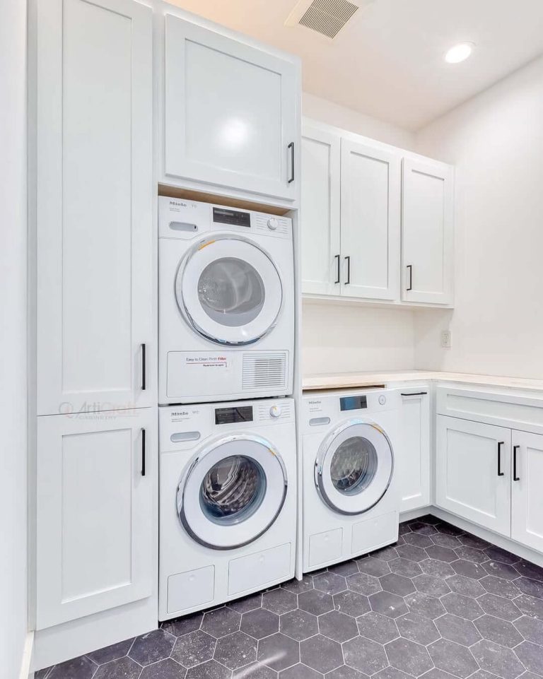 31+ Laundry Room Cabinet Ideas for a Chic & Organized Space
