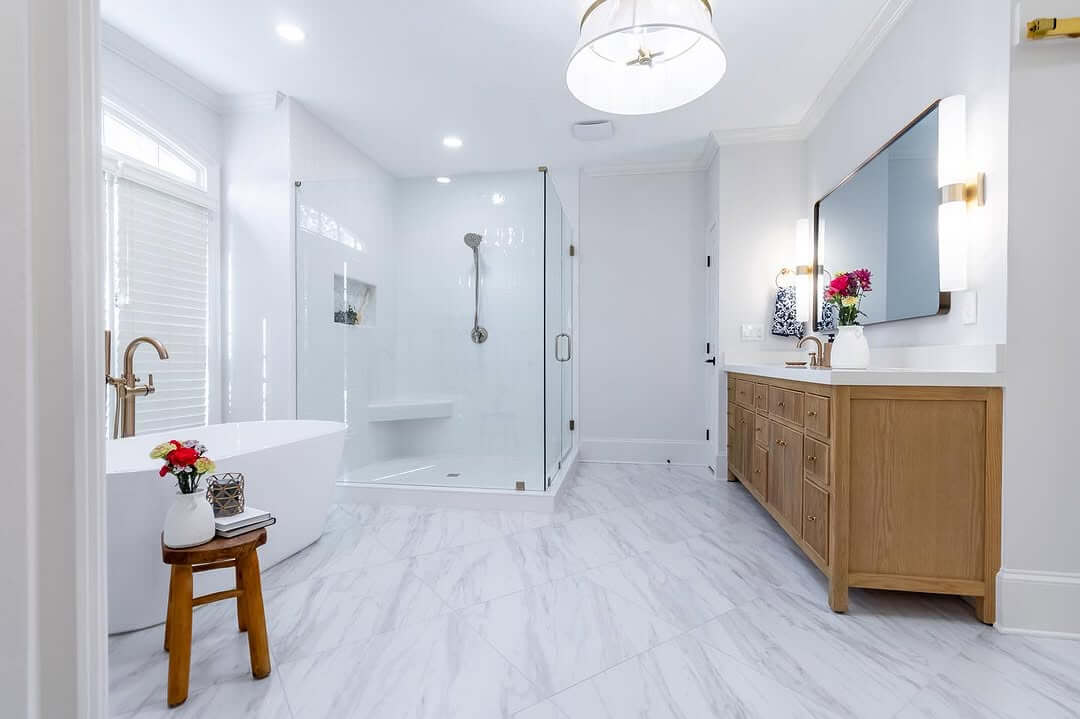 27+ Best White Bathroom Designs for a Clean & Chic Aesthetic