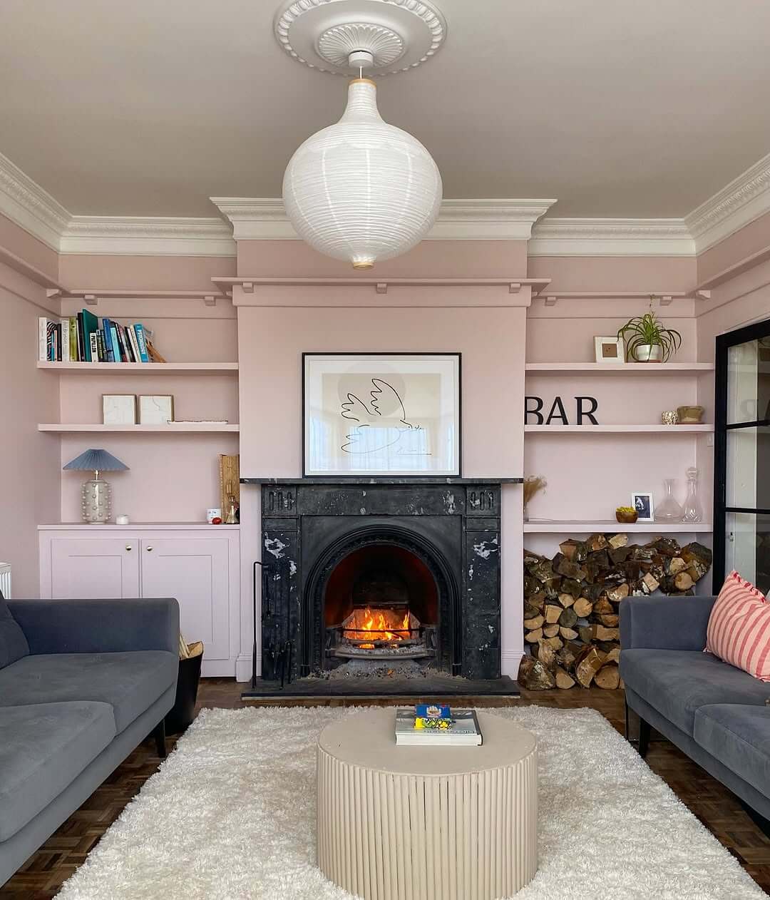 29+ Pink Living Room Ideas for a Modern & Feminine Touch